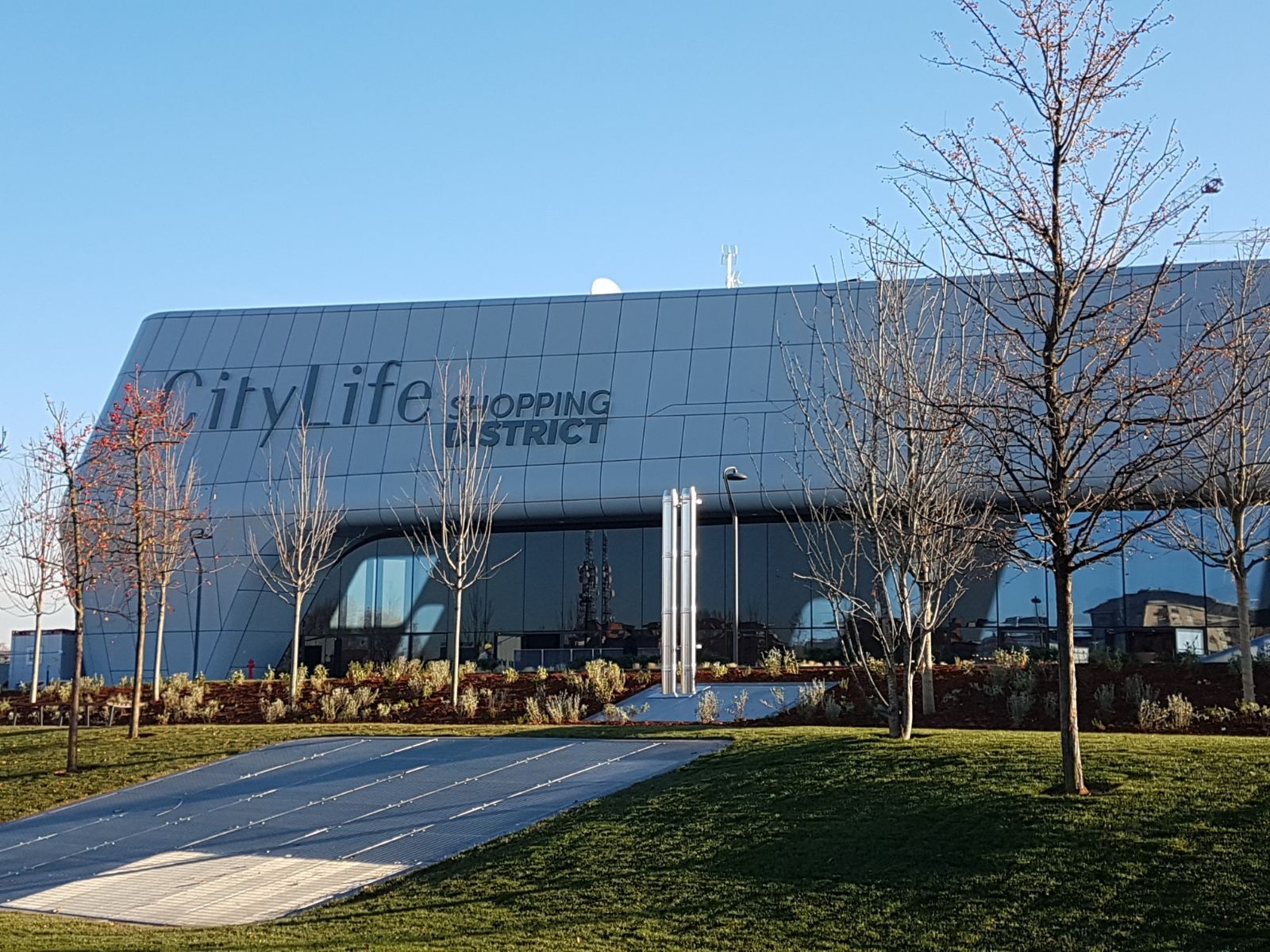 Milano welcomes the CityLife Shopping Dis... - Generali Group
